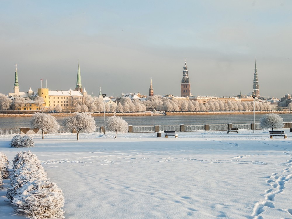 Aukstums paņēmis 35 dzīvības. Rīgā uz ielas atrasta arī 20 gadīga ...